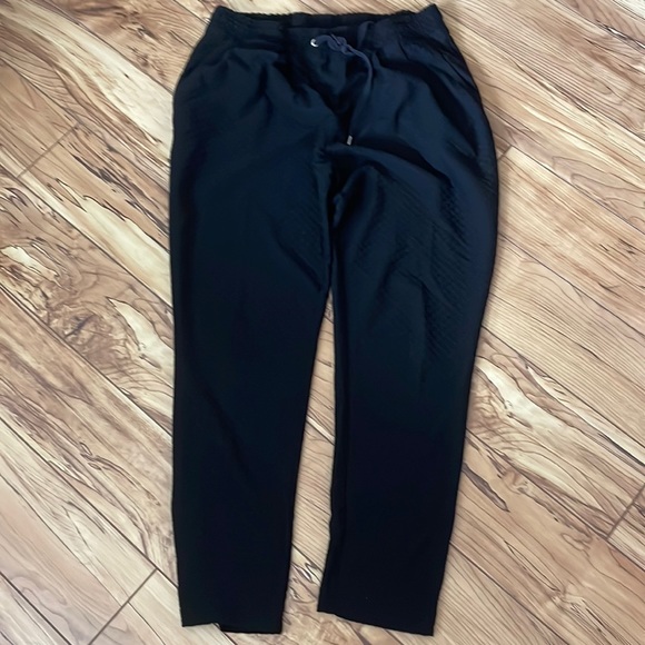 H&M | Pants & Jumpsuits | Hm Black Quilted Textured Drawstring Joggers ...